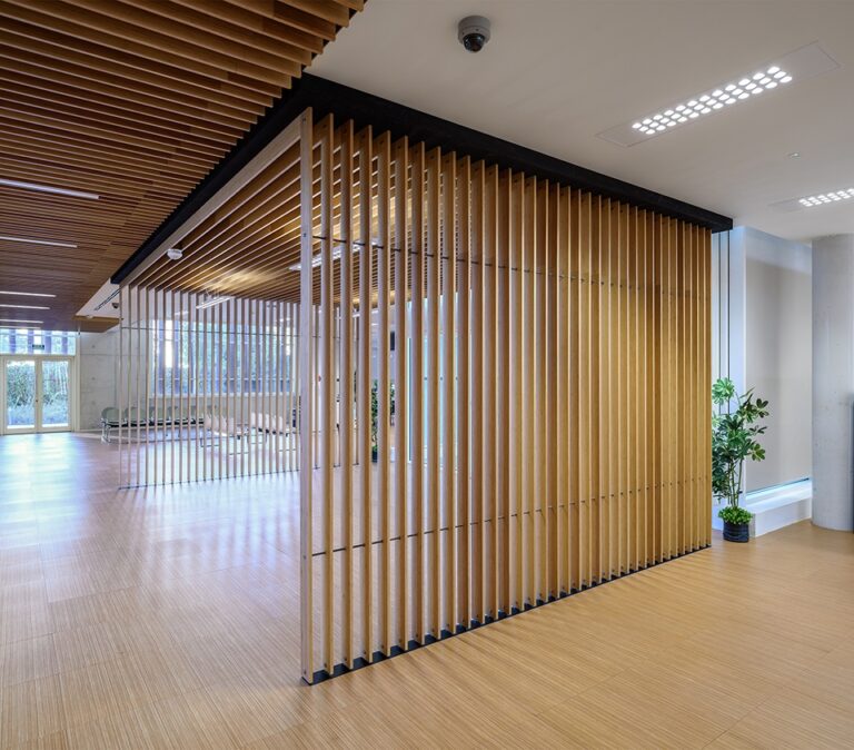 Wooden lattices, functionality and interior design - Grupo Gubia